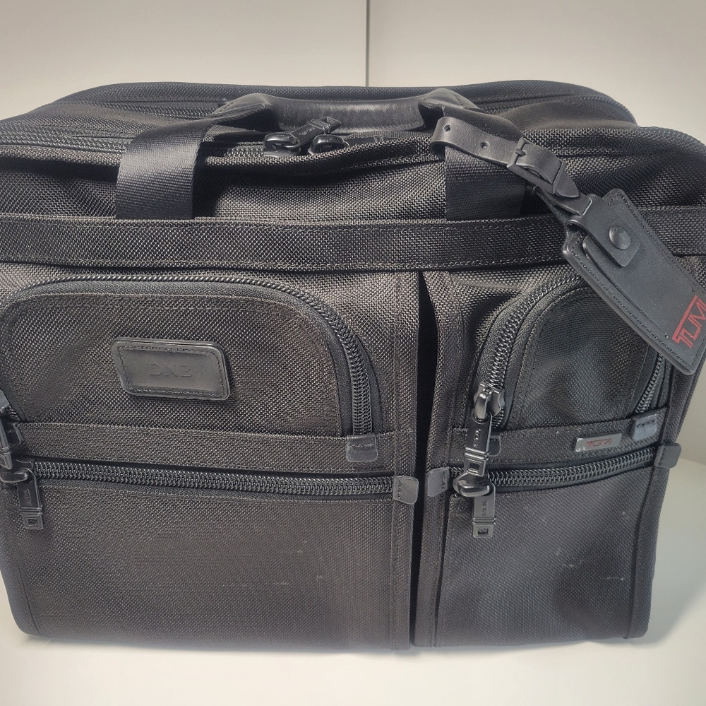 Tumi Alpha Expandable Briefcase Model # 26160dh - Gem